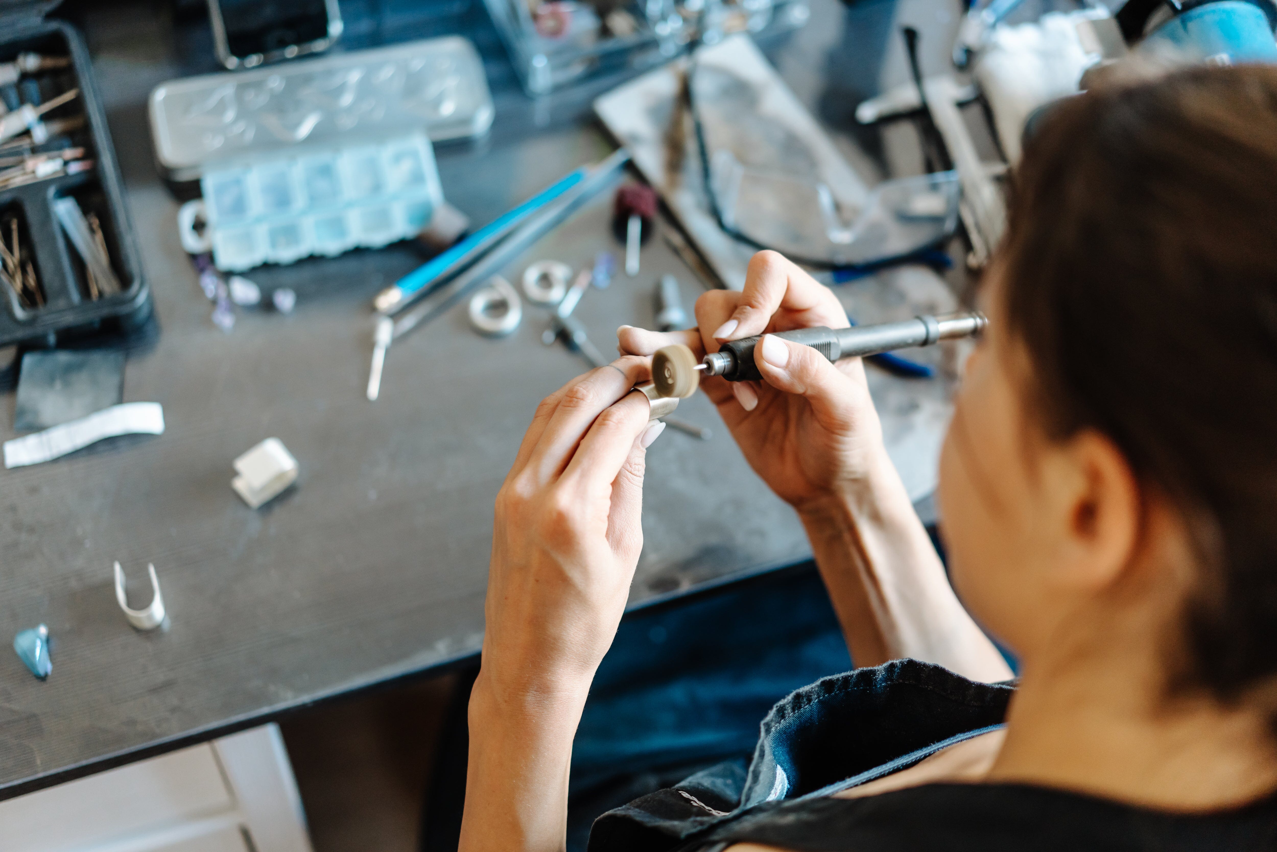 How to Clean Your Necklace: The Dos and Don'ts – JCarat